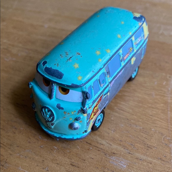 Disney | Toys | Vw Peace Love Bus Disney Pixar Cars 2 Race Team ...